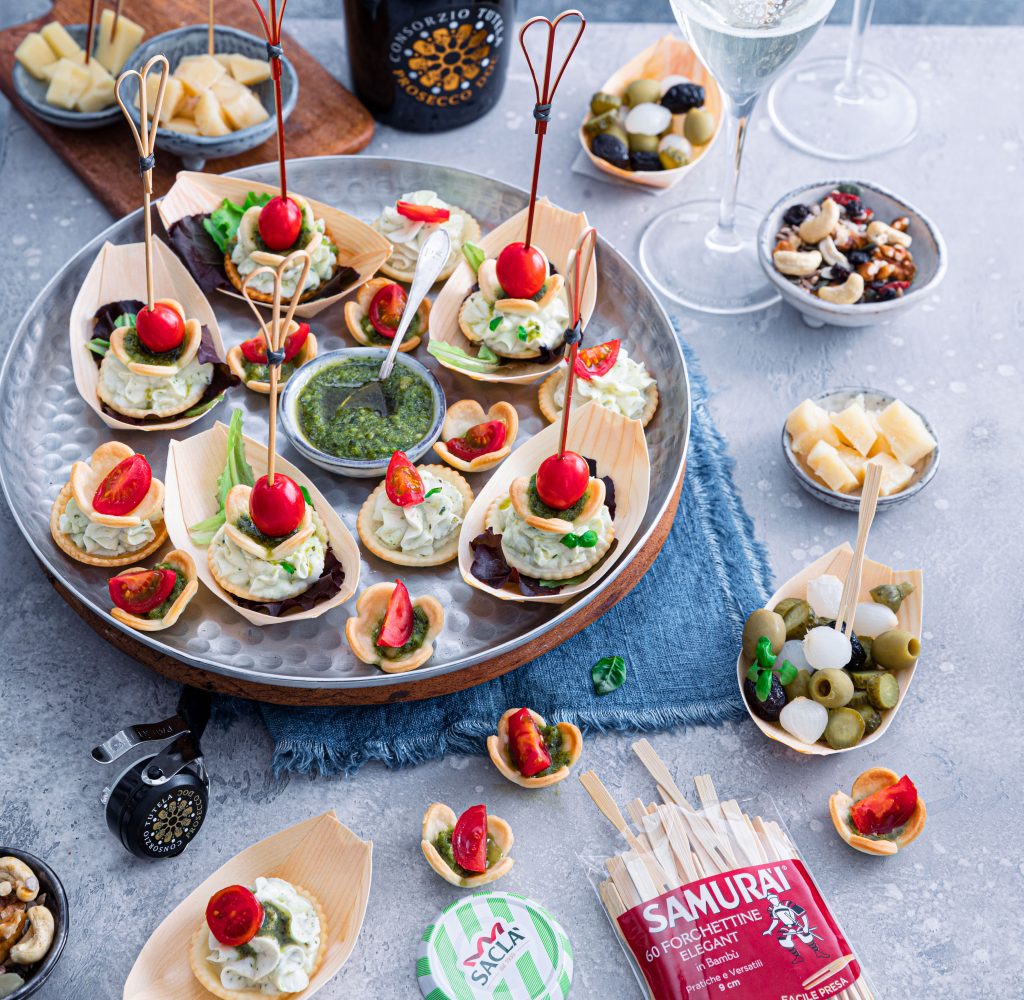 TARTELLETTE ALLA MOUSSE DI PESTO E POMODORINI - Samurai - Samurai